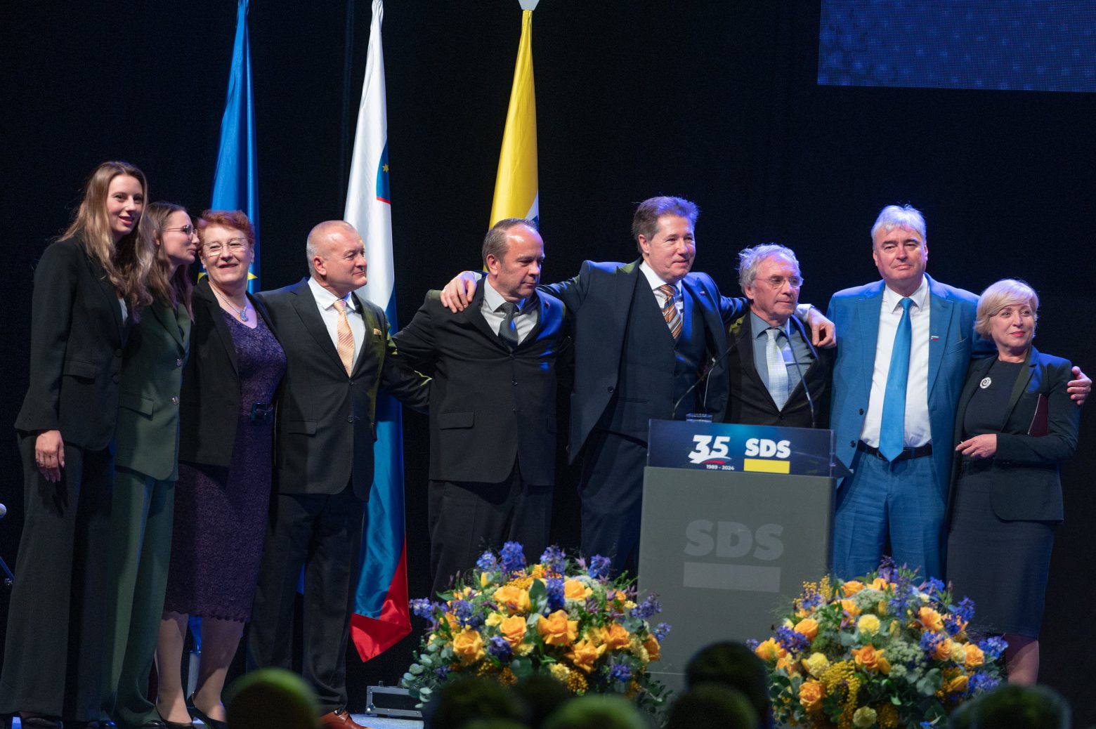 Maribor: »Kandidatke in kandidati iz SDS za poslance v EU parlament se ...