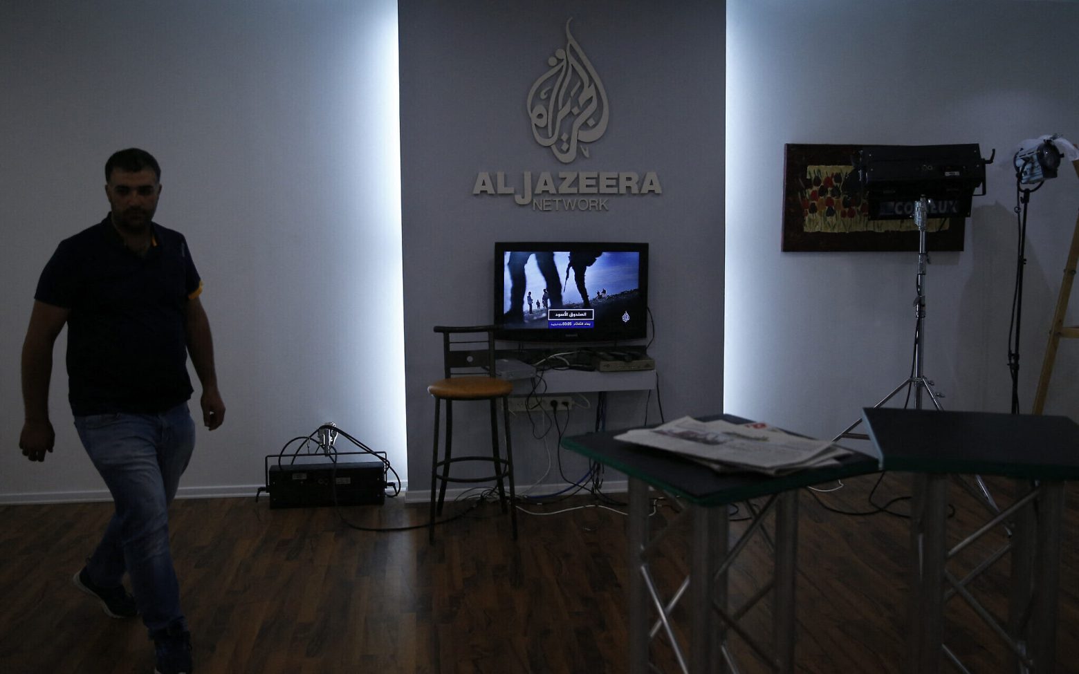 Izraelska policija zasegla opremo za oddajanje Al Jazeere takoj po ...